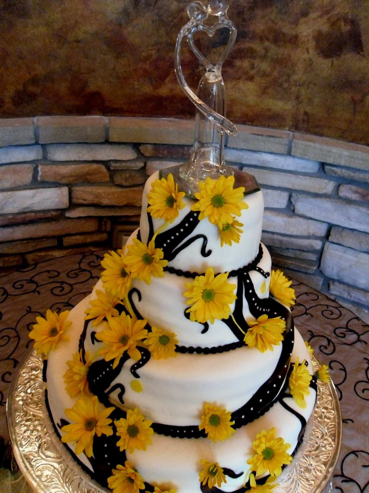 Cake Concepts by Cathy: Making an abstract design for a wedding cake...