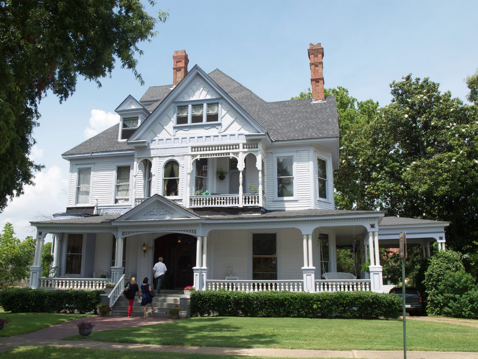 Weird, Wacky and Wild South: Elvis has NOT left the building and other ...