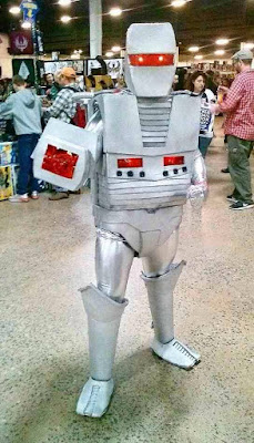 Calvin's Canadian Cave of Coolness: More Cosplay This Week