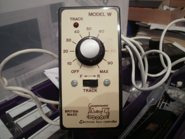 Dorset Railway Modelling: Gaugemaster Walkabout Controller.