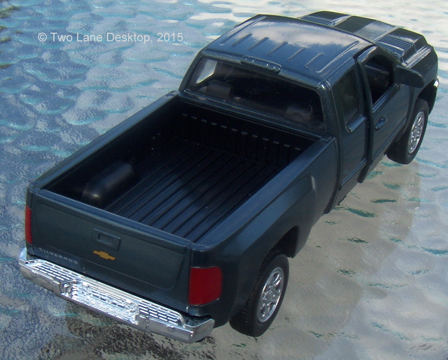 Comparison: New-Ray 1:32 Chevy Silverado 2500HD, Dodge Ram 3500, and ...