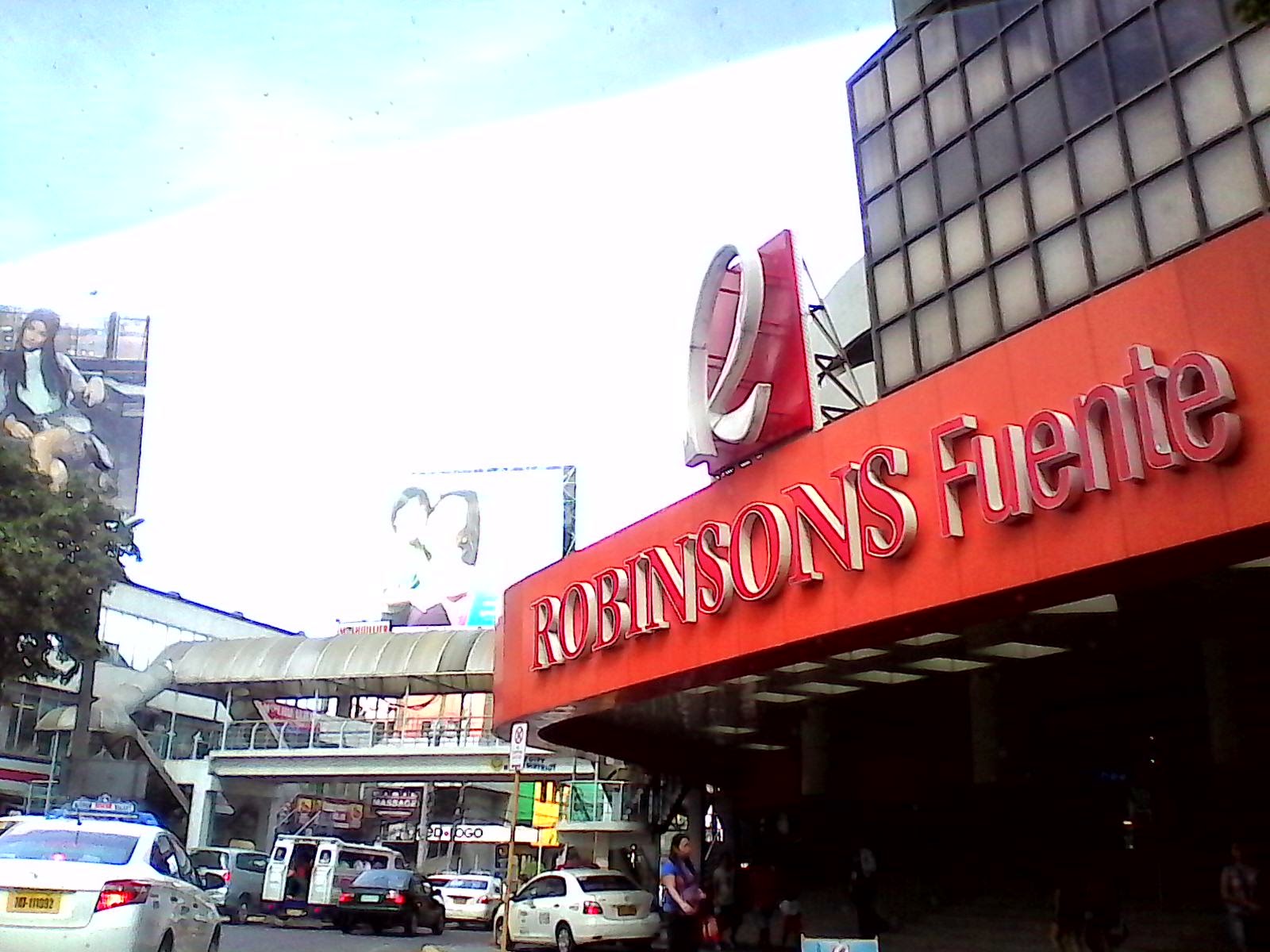 Must Be That Girl!: Robinson's Fuente