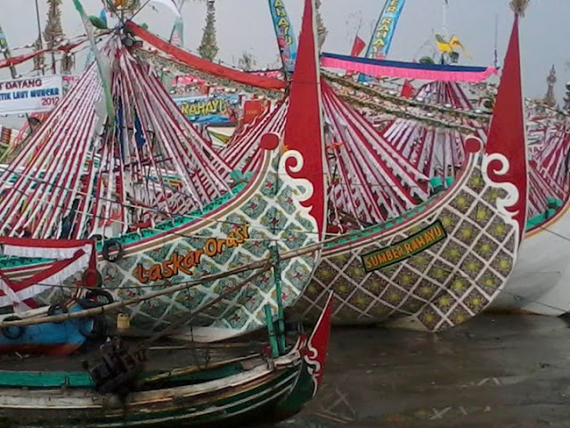 TRADISI PETIK LAUT MUNCAR