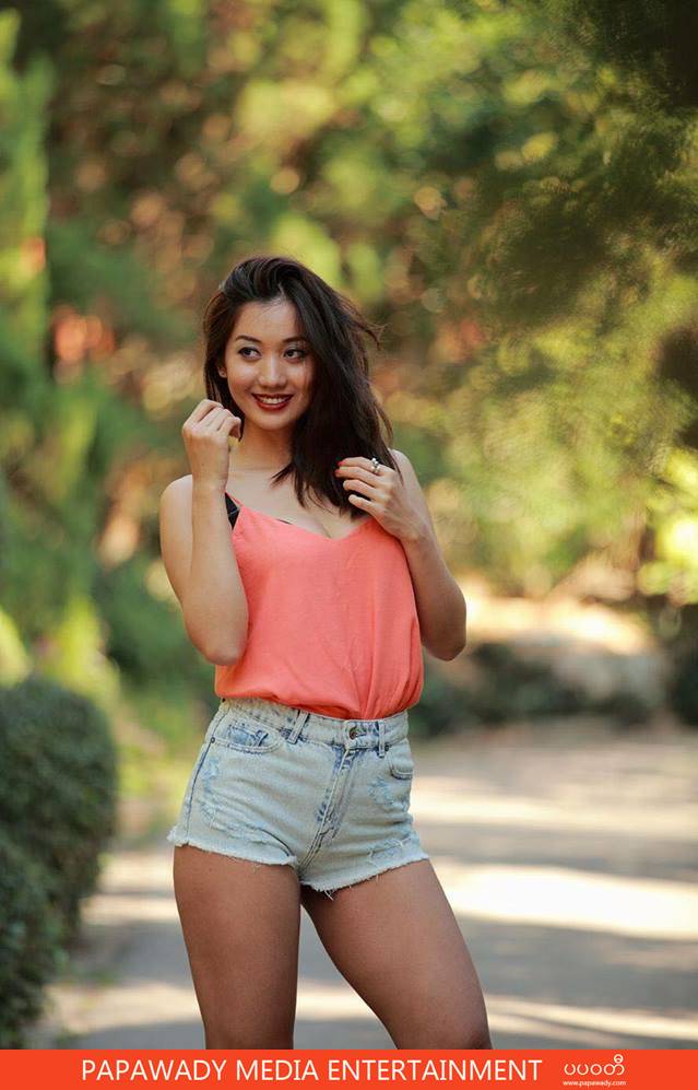 Model Lu Lu Aung Shows Off Her Beautiful Body In Short Tight Jeans Photos