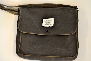 It's in the Bag: The Vintage Typewriter Bag is profiled