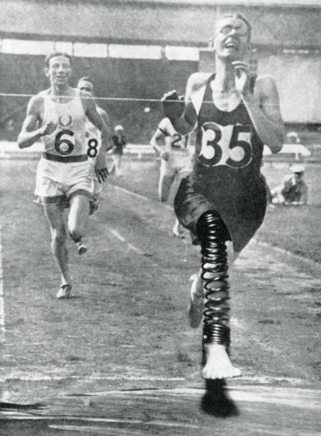 Surrealismo Internacional: Sobre la náusea social