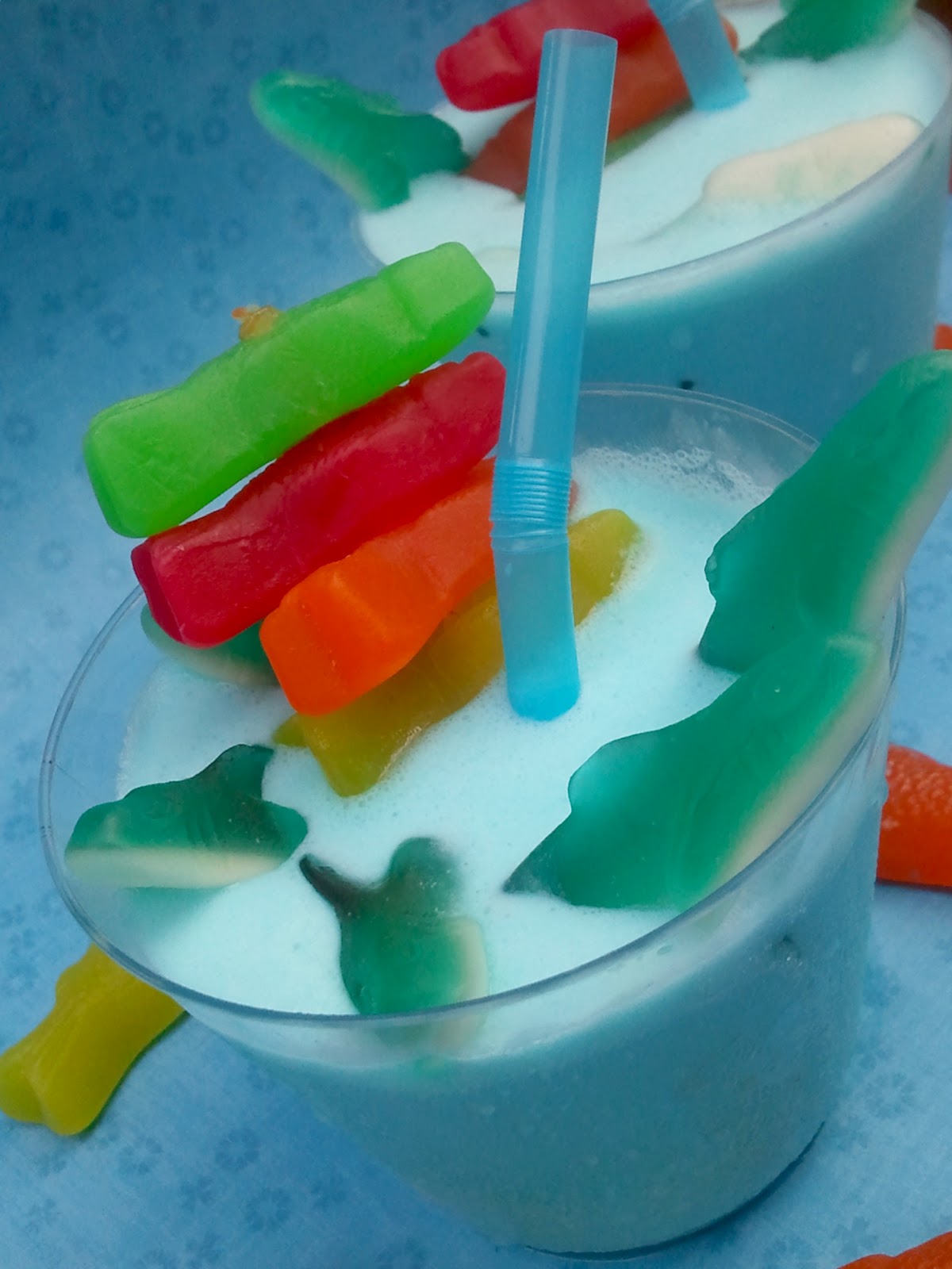 chica chocolatina: Shark Week- Shark Attack Shake