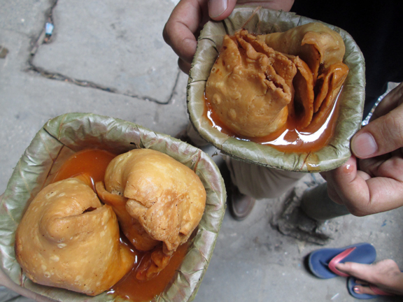 KathmanDoings: Secret samosa stand