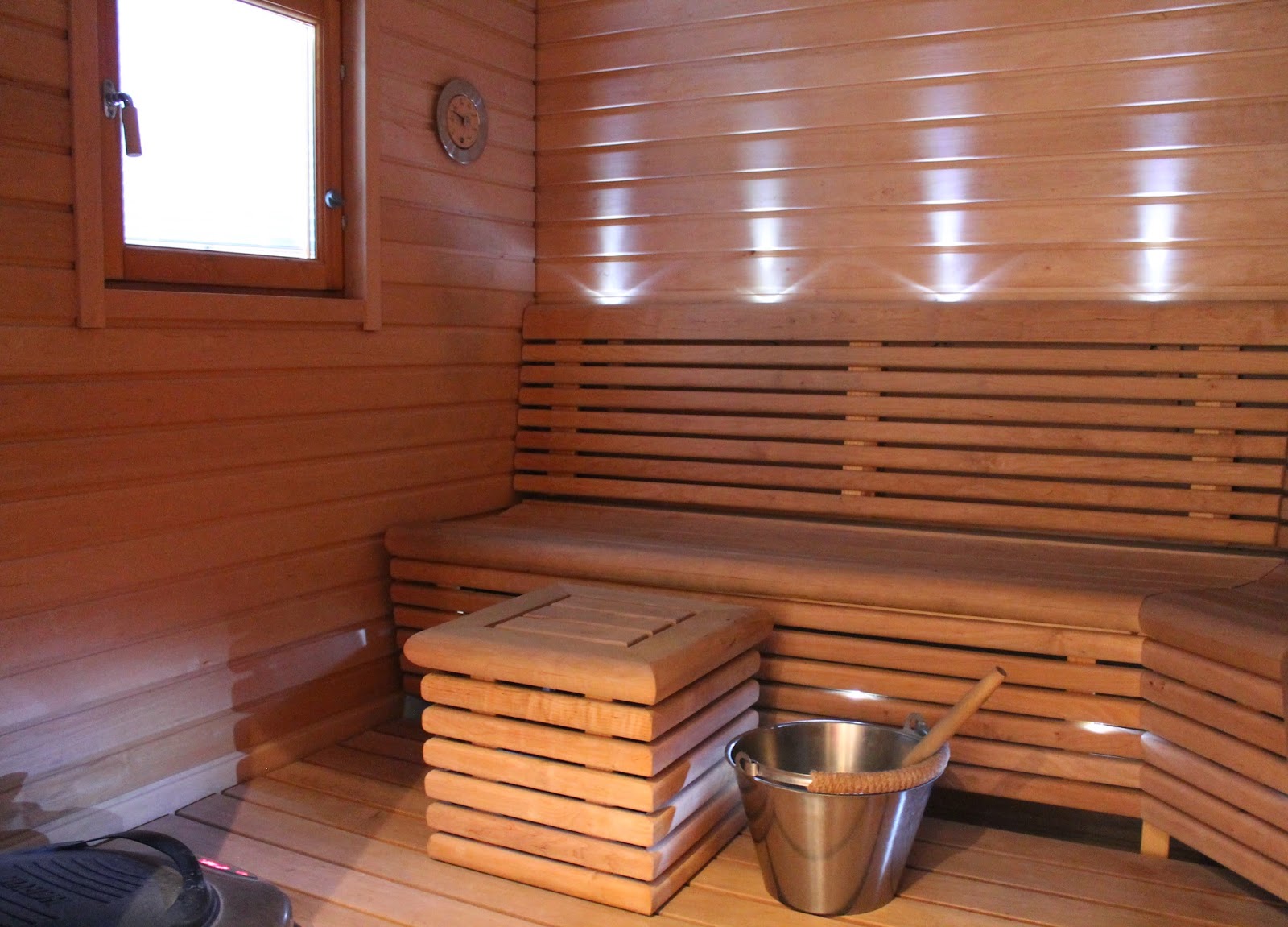 k o t i p o r s t u a: Pesuhuone & Sauna & Pukuhuone