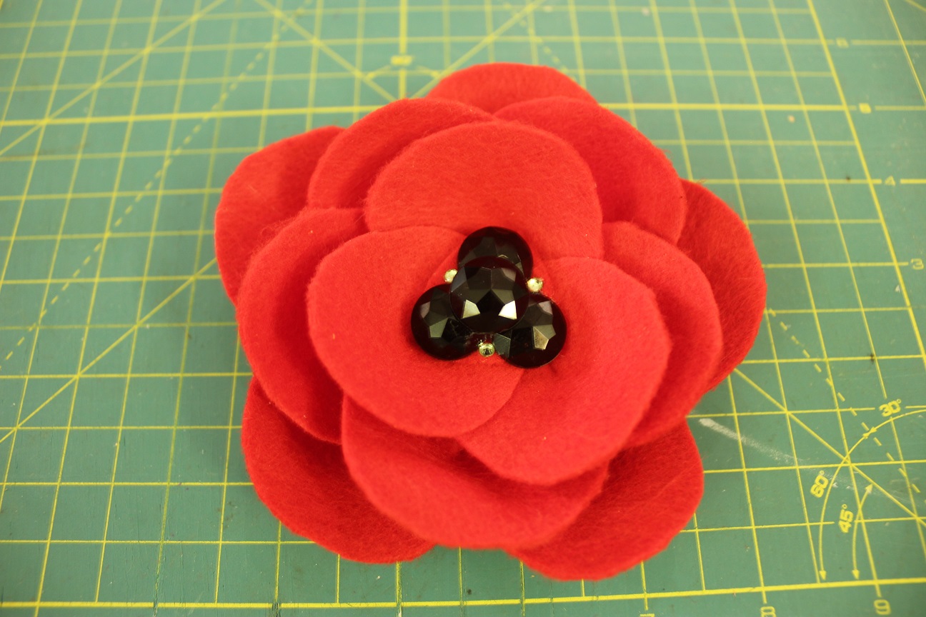 *The Handcrafted Life*: Summery Felt Poppy Yarn Wreath