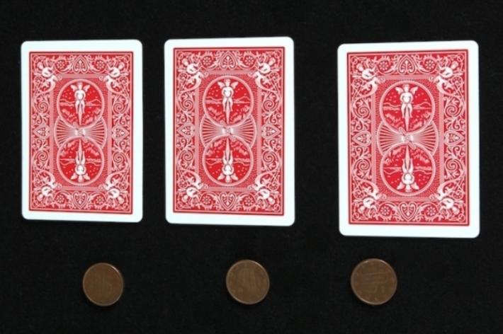 Il marxismo libertario: IL GIOCO DELLE TRE CARTE di Antonio Moscato Il marxismo libertario: IL GIOCO DELLE TRE CARTE di Antonio Moscato