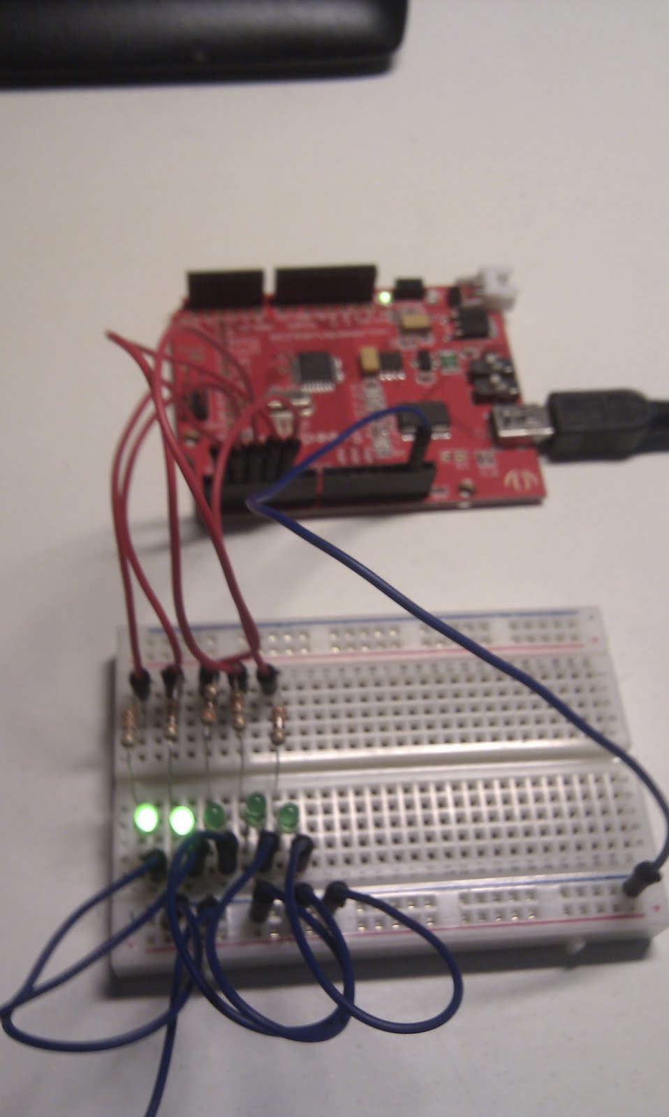 Aventures Logicielles: Experiments with the Arduino - Controlling 5 LEDs
