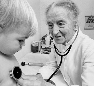 PICTURE BUGS: Celebrity Deaths "April 2012"