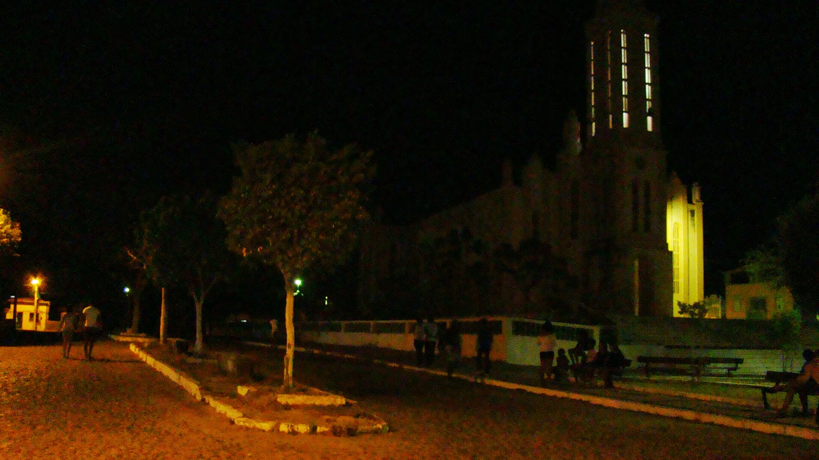 Chaval de ruas escuras e depressivas