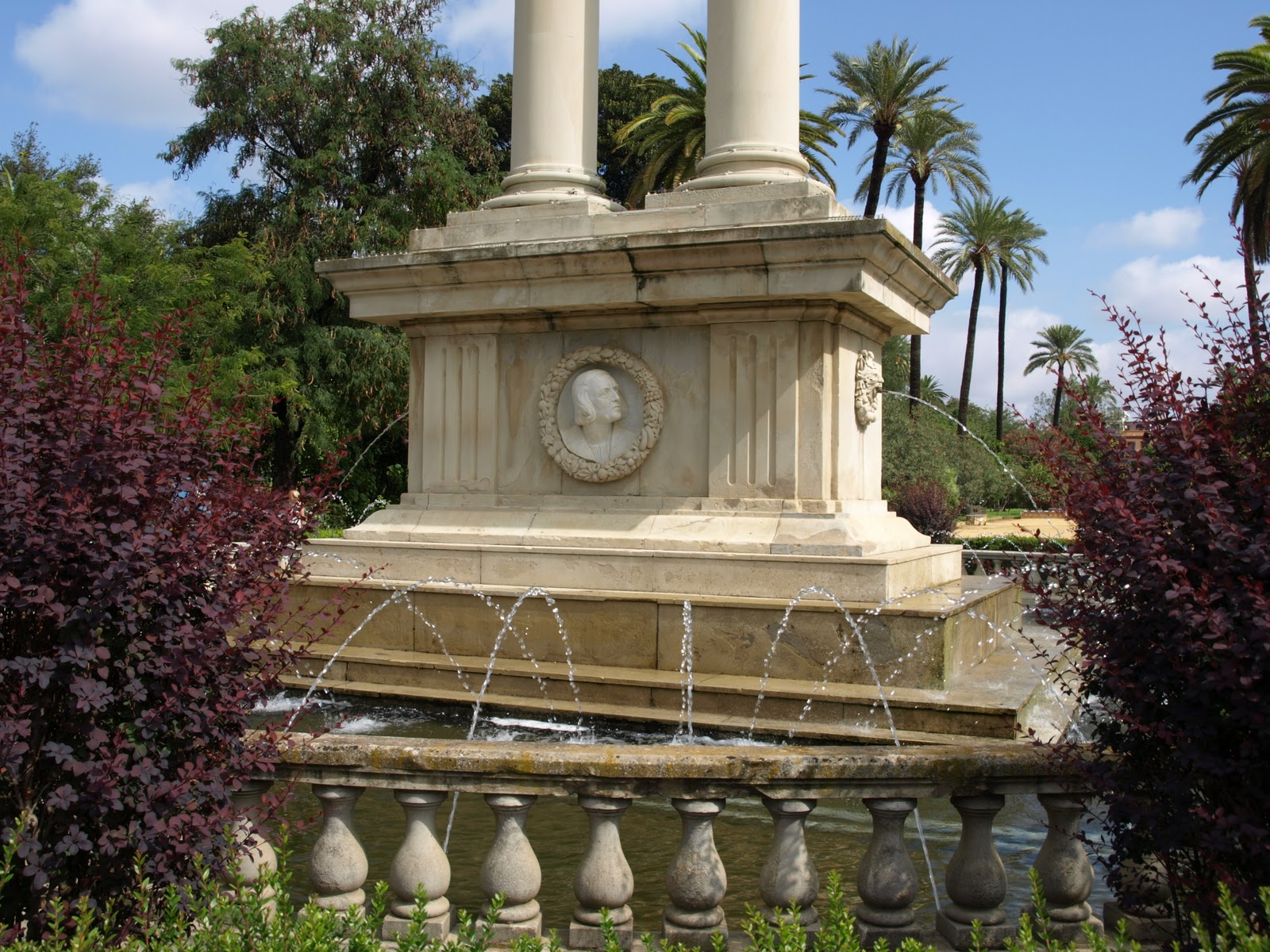Sevilla Daily Photo: Monumento a Colón.