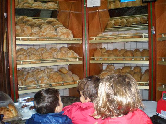 παιχνιδοκαμώματα στου νηπ/γειου τα δρώμενα: στο φούρνο της γειτονιάς ...