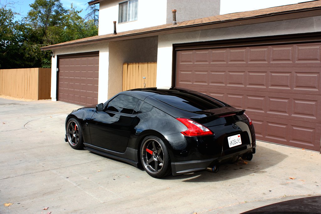 Black Nissan 370z ~ Sports & Modified Cars