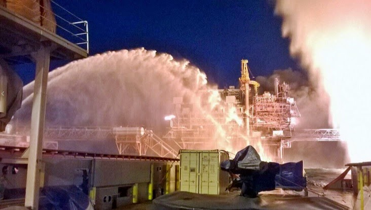 Explosión e incendio destruyen una plataforma de Pemex - Toluca ...