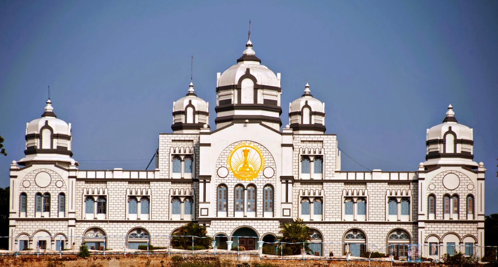 Sai Student: Experiences and Musings: What makes the Sri Sathya Sai ...