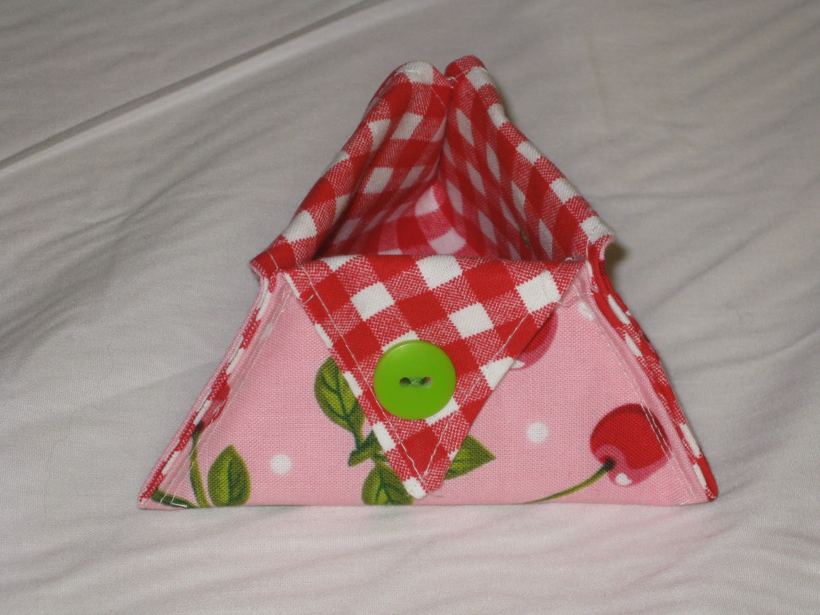Gingerbread Girl's Quilting Adventures: My First Tutorial: A Triangular ...