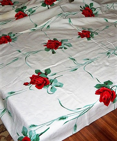 DEBBIE-DABBLE BLOG: 2 Red and Gold Valentine's Trees in the Living Room ...