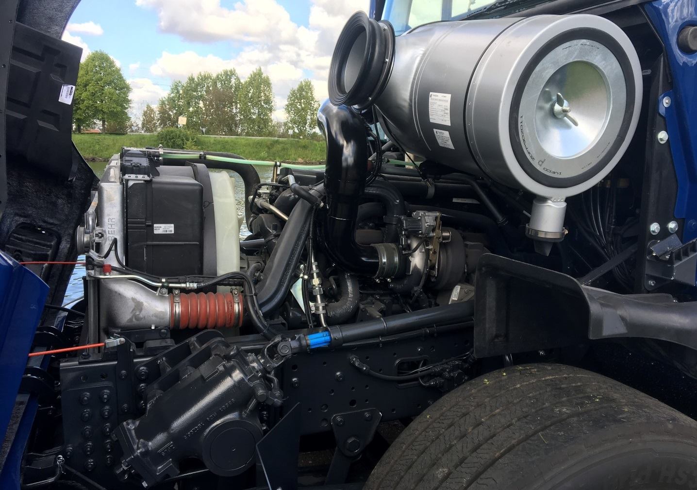 DIECIOCHO RUEDAS: IVECO POWERSTAR / STRATOR… CAMINO A LOS 20 AÑOS…