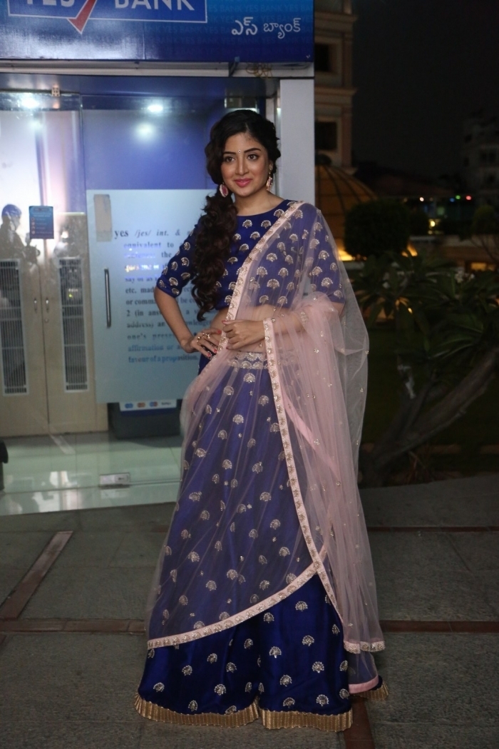 Poonam Kapoor Latest Photos Stills - attamil.blogspot.com