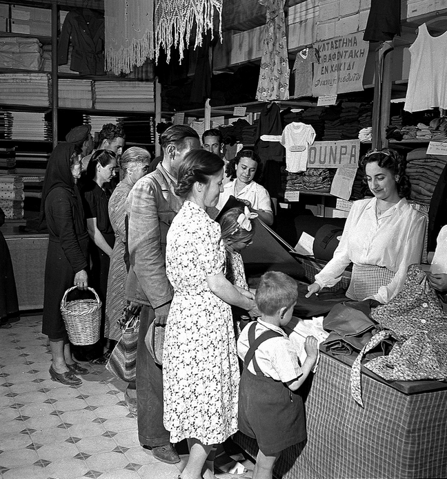 VintageFiles: Τα ενδύματα της UNRRA