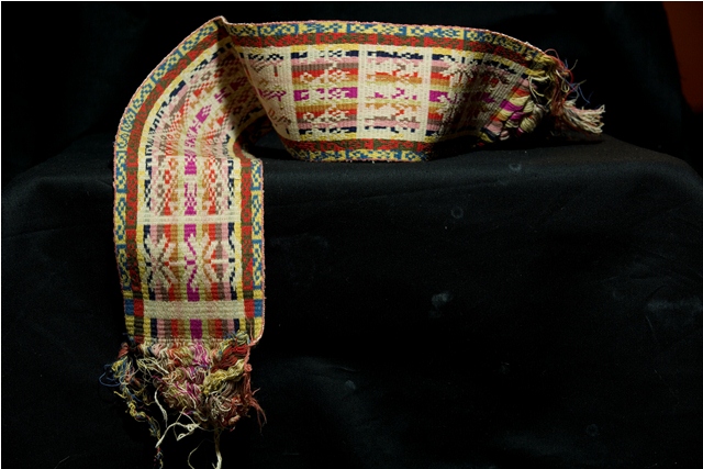 Suplemento cultural Solo 4: La faja, milenaria prenda andina