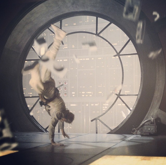 STAR WARS AFICIONADO WEBSITE: BEHIND THE SCENES: WINDOW CRASHER!