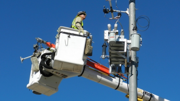 MEC&F Expert Engineers : An Arizona Public Service Co. worker was ...