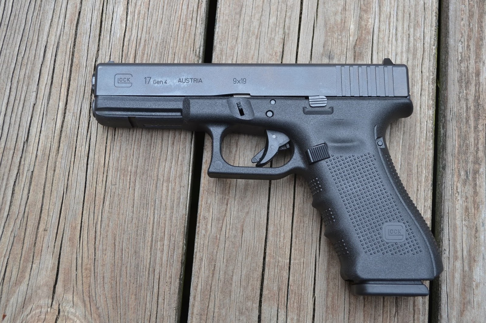 Glock 17 9mm Pistol Specification and Review | 3rd, 4th Generation - Easy As Fire
