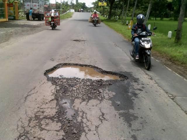 Tanjungmeru: 7 TIPS MELEWATI JALAN RUSAK DAN BERLUBANG