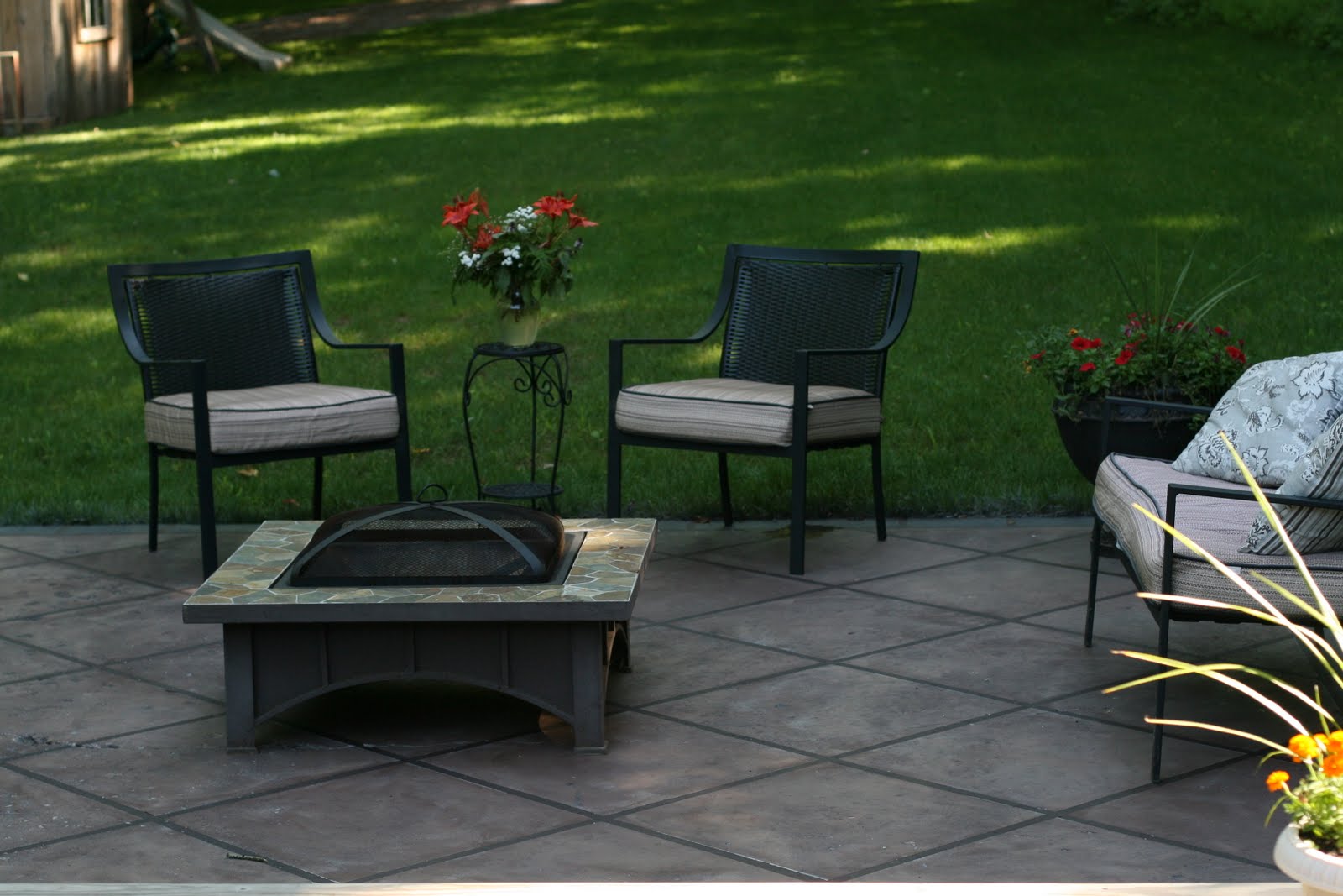 Our Li'l Blessed Nest: Concrete Patio Transformation
