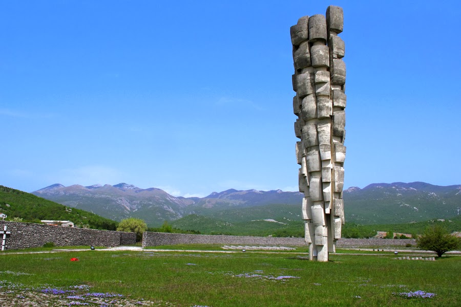 Simboli polpretekle zgodovine: SOBOLI NA GROBNIŠKEM POLJU - PODHUM ...