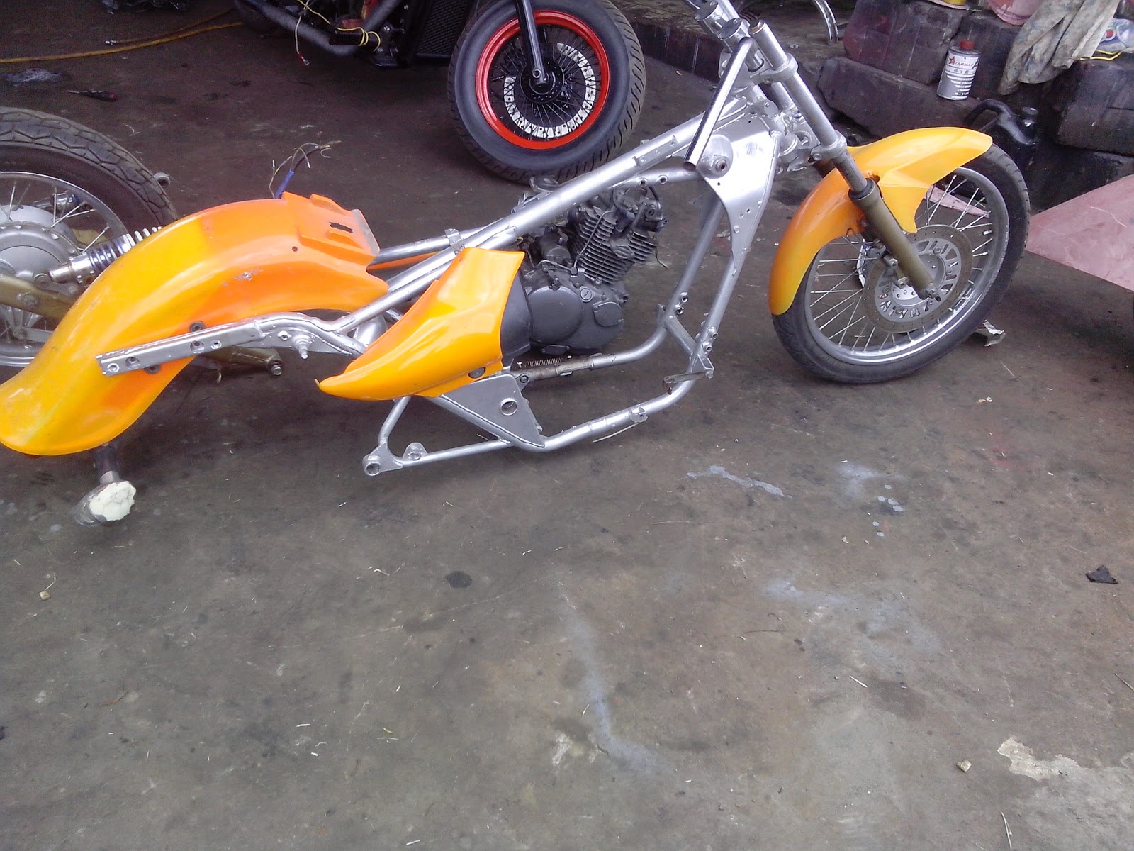 Lobong Custom Motorcycle: Kawasaki Jaguh 175cc "The Green Joker Bike"