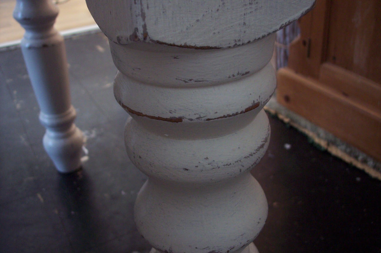 Paint and Style: Rustic farmhouse table legs...