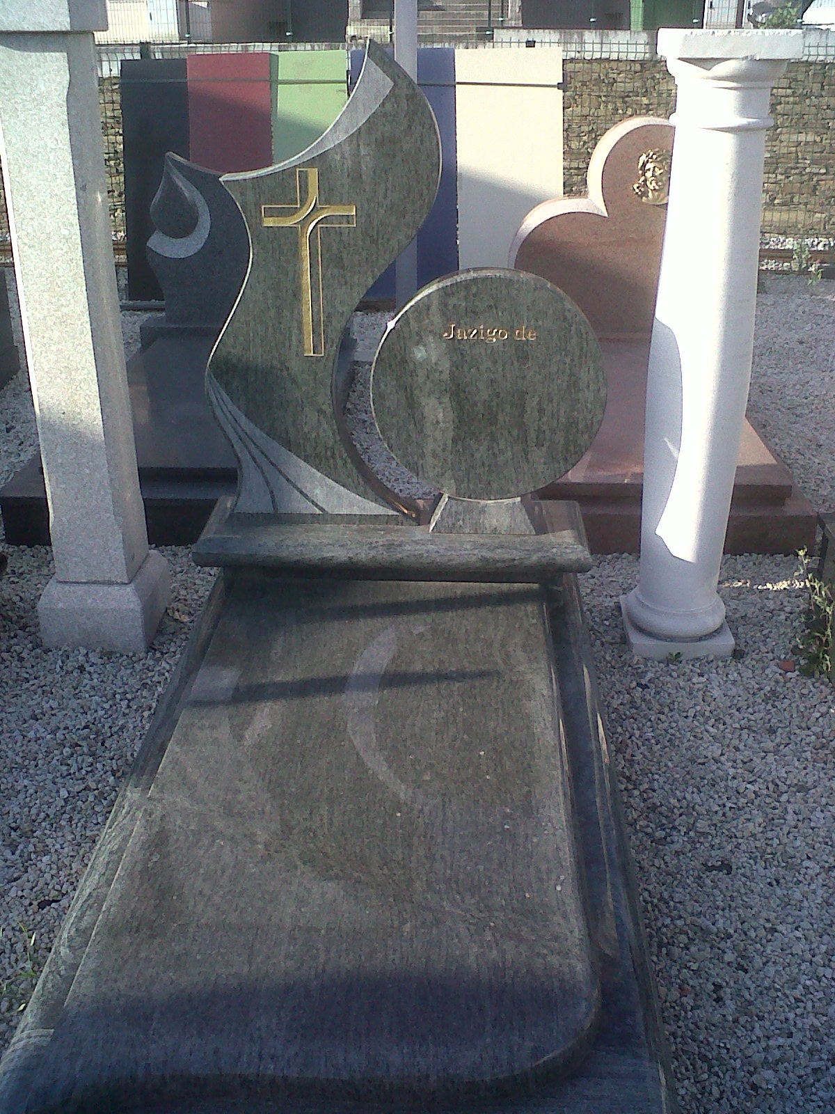 Lápidas y panteones para el cementerio