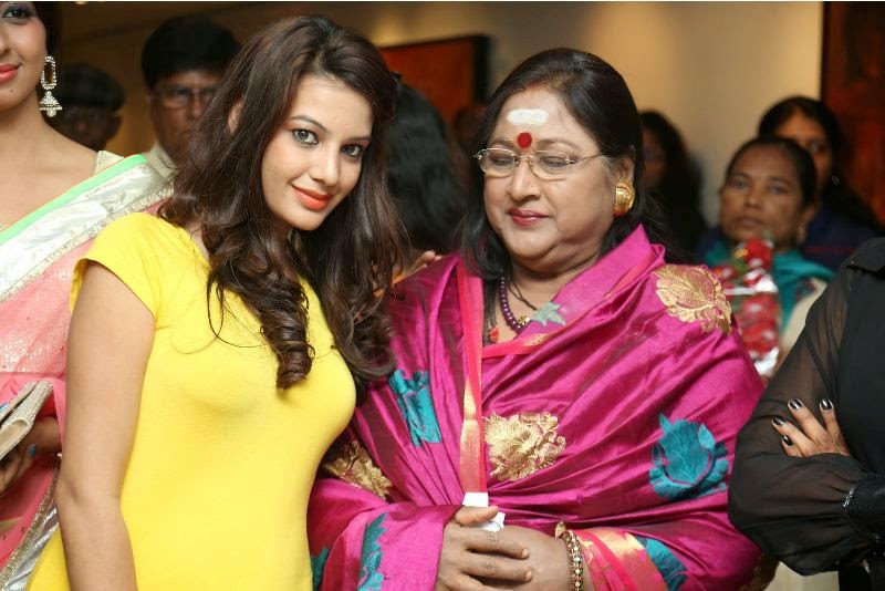 tollywoodmore: Vanisree And Sanjana At Muse Art Gallery Photo Stills