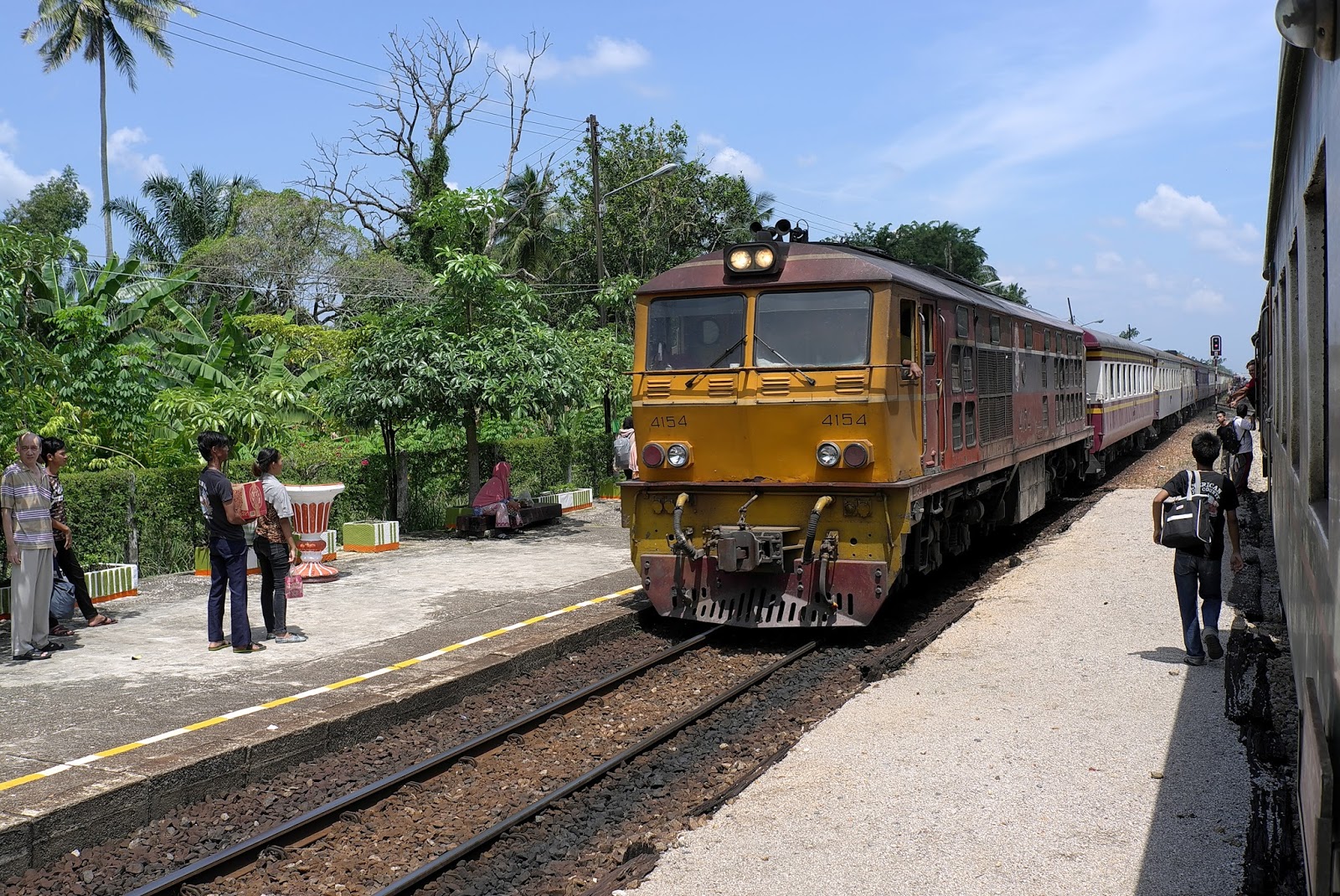 JE TunNel: Everything happens in a Train, from YALA to SUNGAI KOLOK