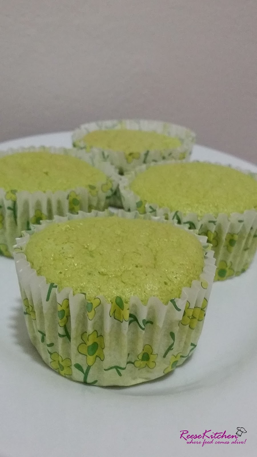 ReeseKitchen: Pandan Sponge Cupcakes