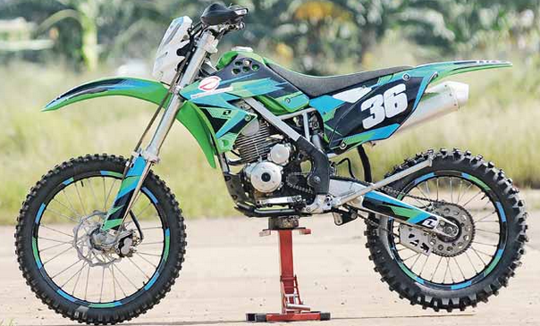 " Info - Modifikasi Kawasaki KLX 150 Dengan Aksesoris Racing Terbaru ...