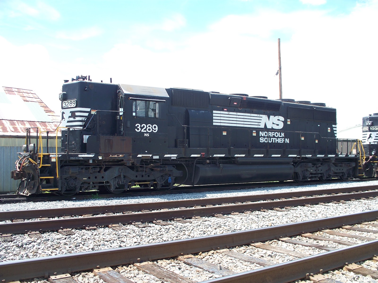 RAILROAD Freight Train Locomotive Engine EMD GE Boxcar BNSF,CSX,FEC,Norfolk Southern,UP,CN,CP ...
