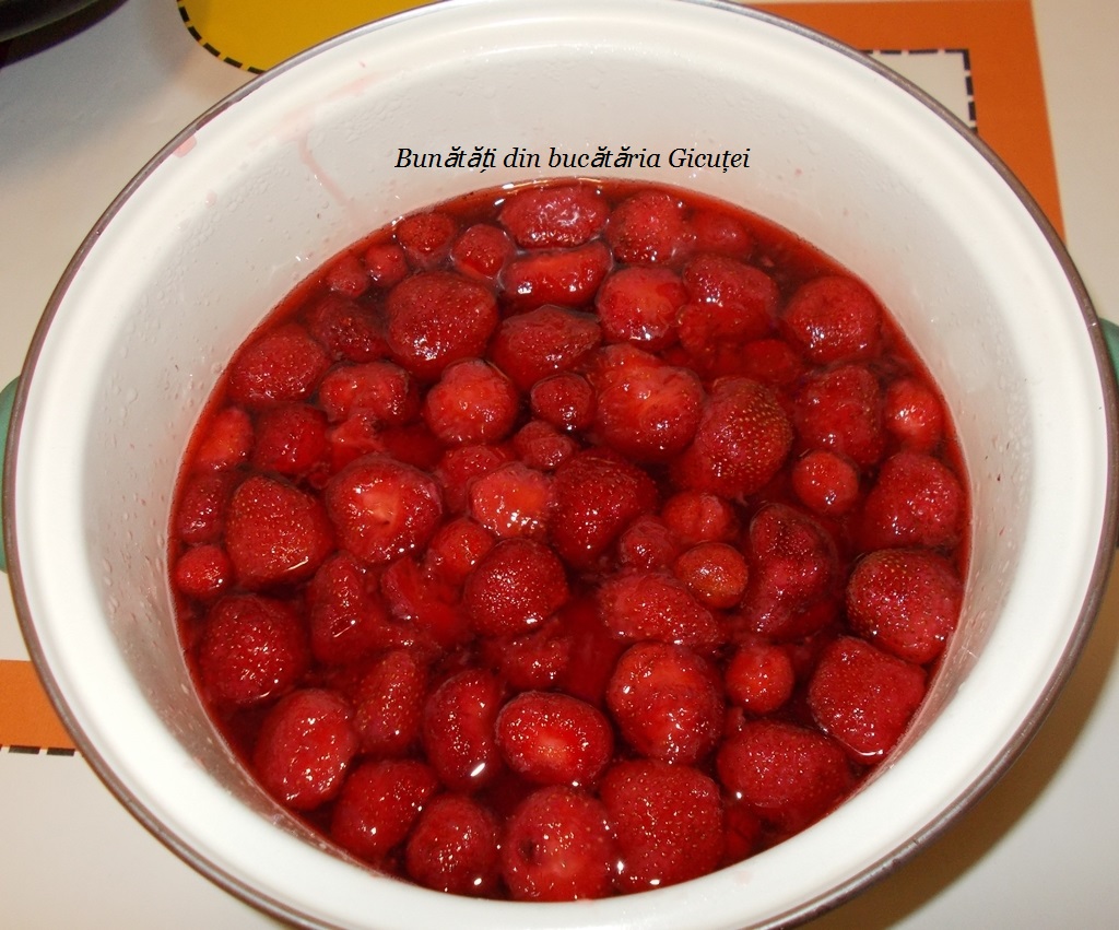 Sirop de capsuni - Bunătăți din bucătăria Gicuței