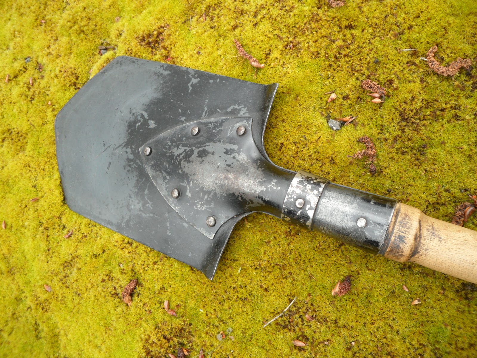 Four Bees: Hungarian Army Entrenching Tool - Shovel, With Cover, Model ...