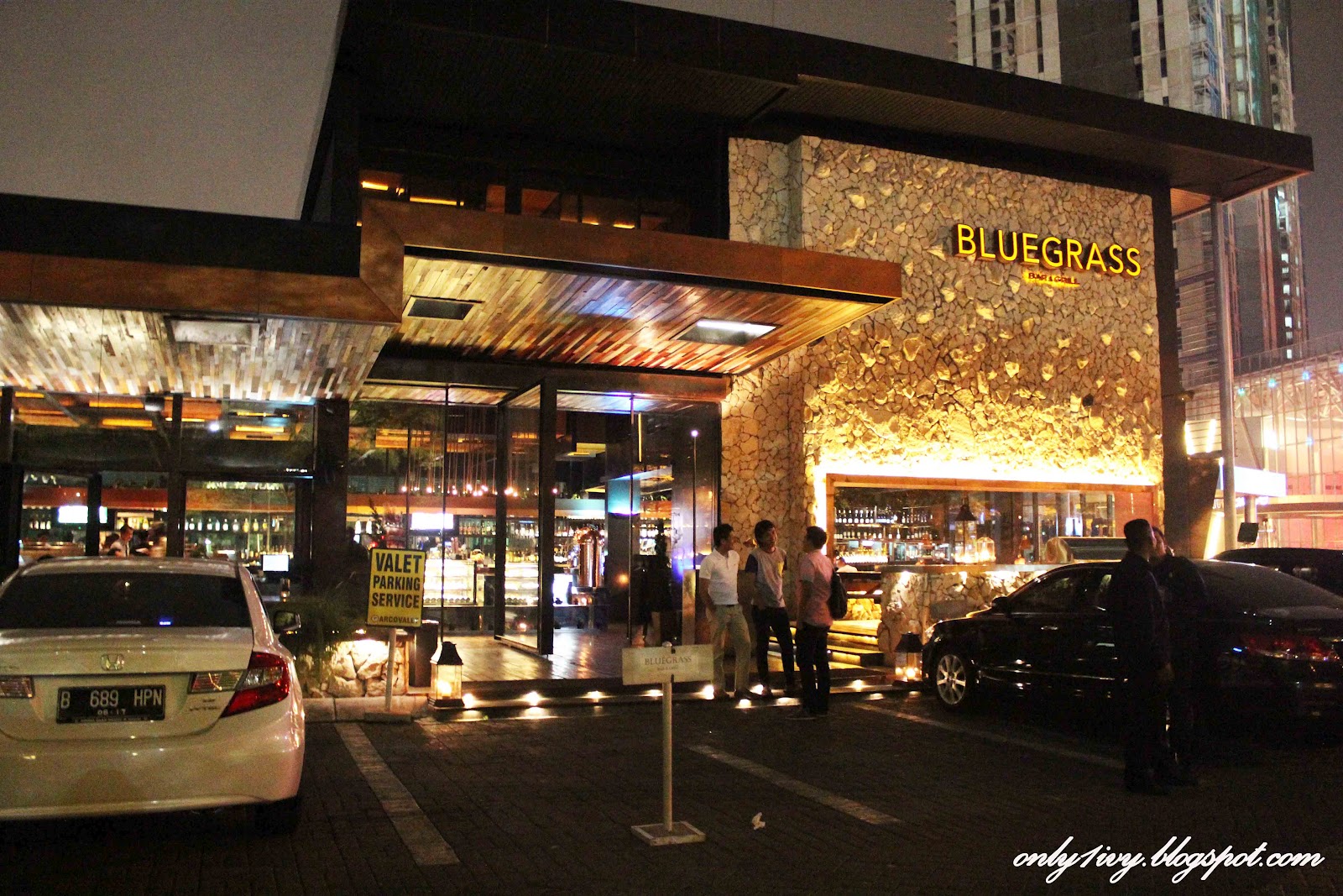 Ivy's Life: Bluegrass bar & grill