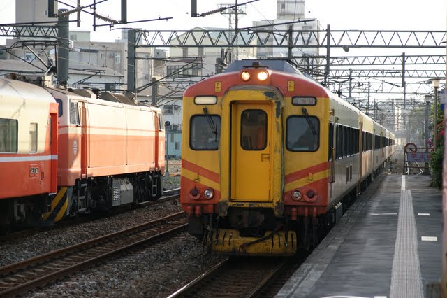 Blair's 鐵道攝影: EMU300型電聯車 / TRA EMU300 Type Electric Multiple Unit