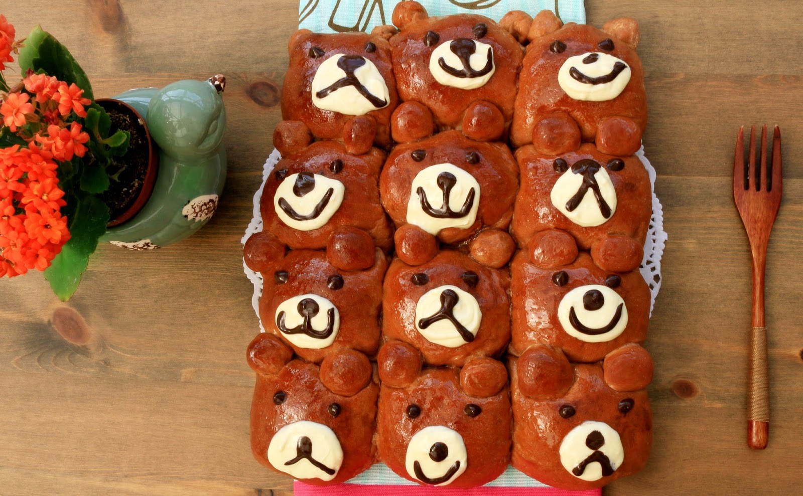 Josephine's Recipes : Homemade Teddy Bear Pull-Apart Bread Buns ...