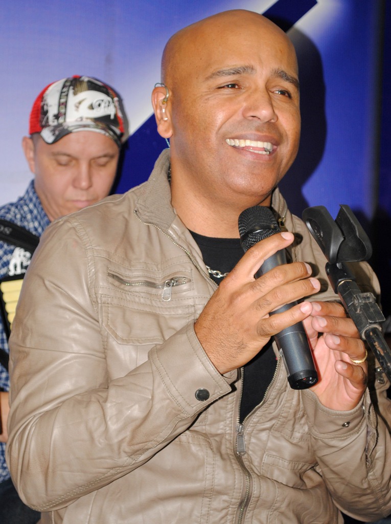 SENTIMENTO SERTANEJO: "Me Segura " cantor Rick Sollo abre o coração em ...