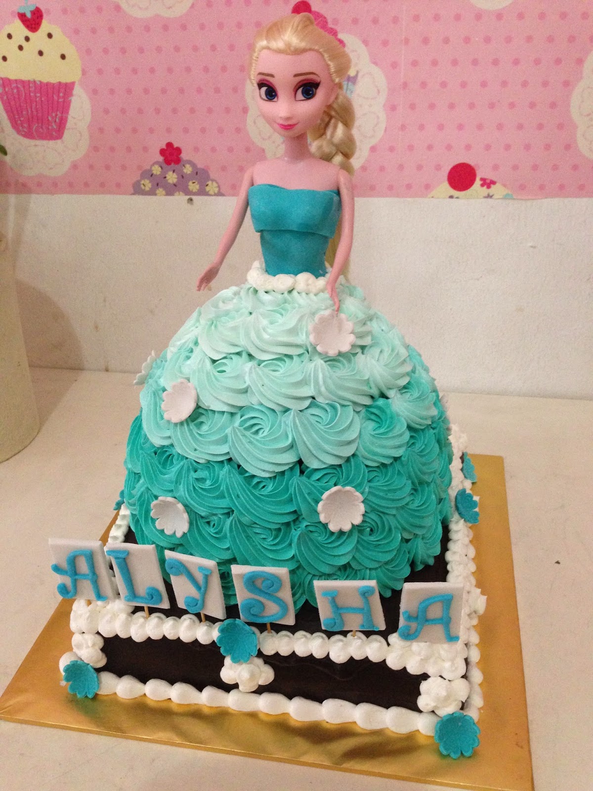 ninie cakes house: Princess Elsa Frozen Theme Cake